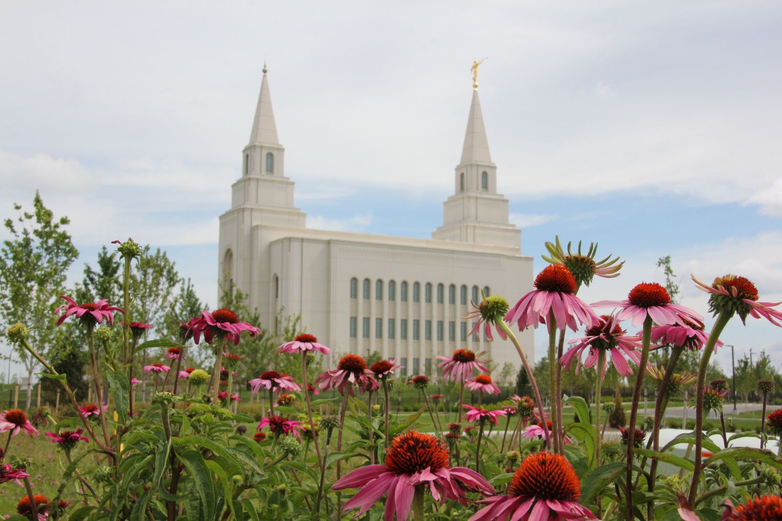 The Kansas City Missouri Temple in the Evening