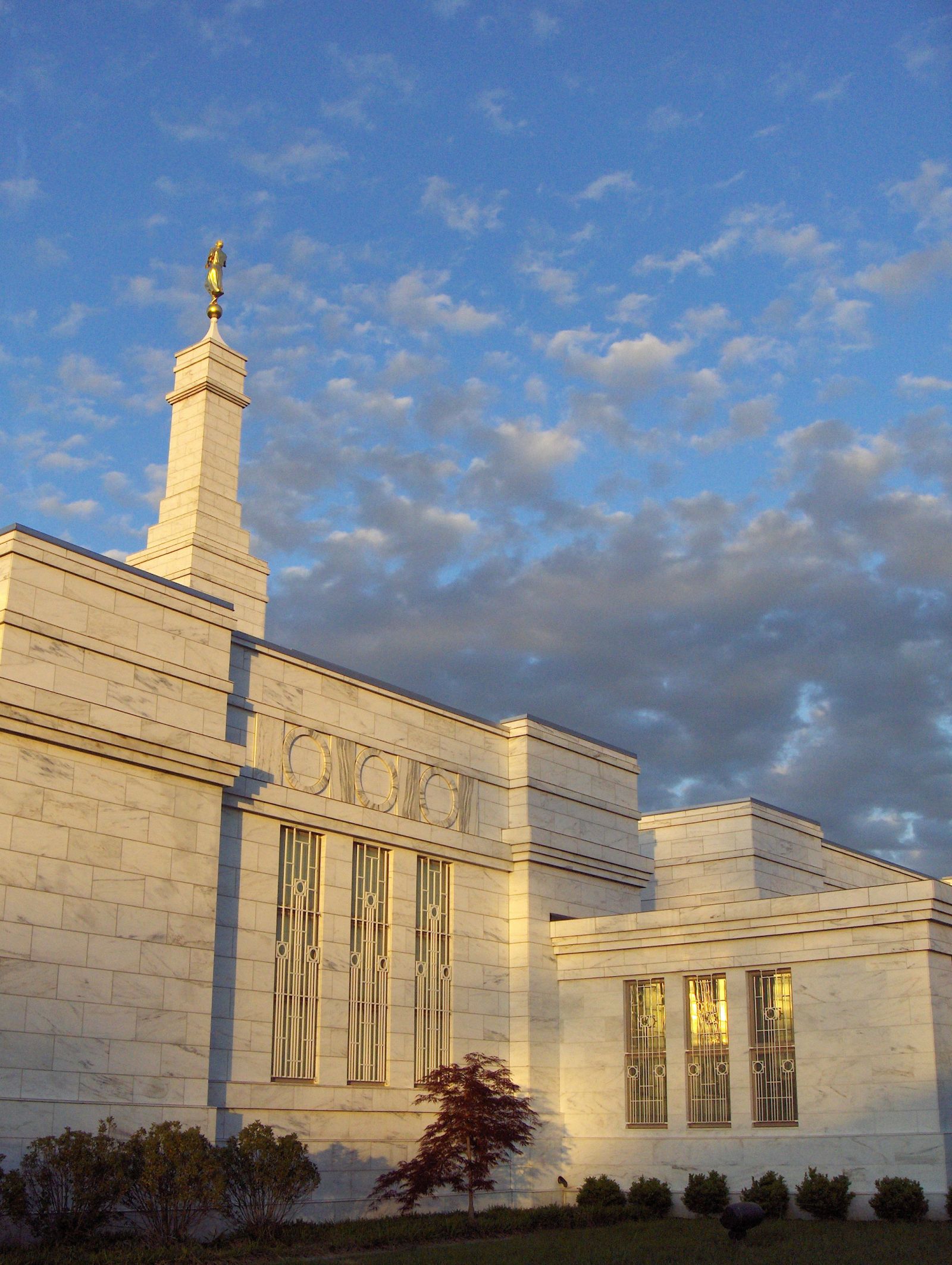 The Columbus Ohio Temple in the Evening