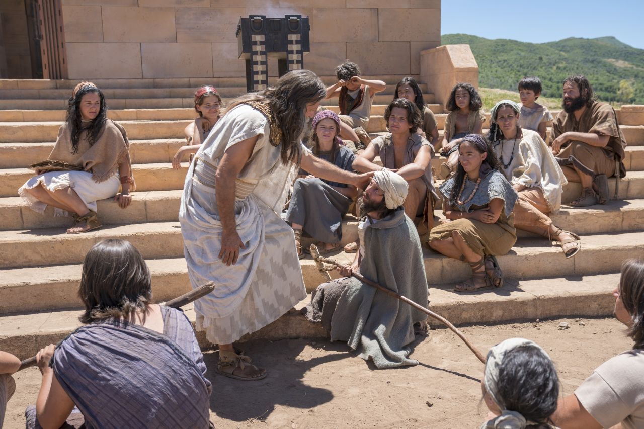 Jacob preaching to Nephites gathered at the temple