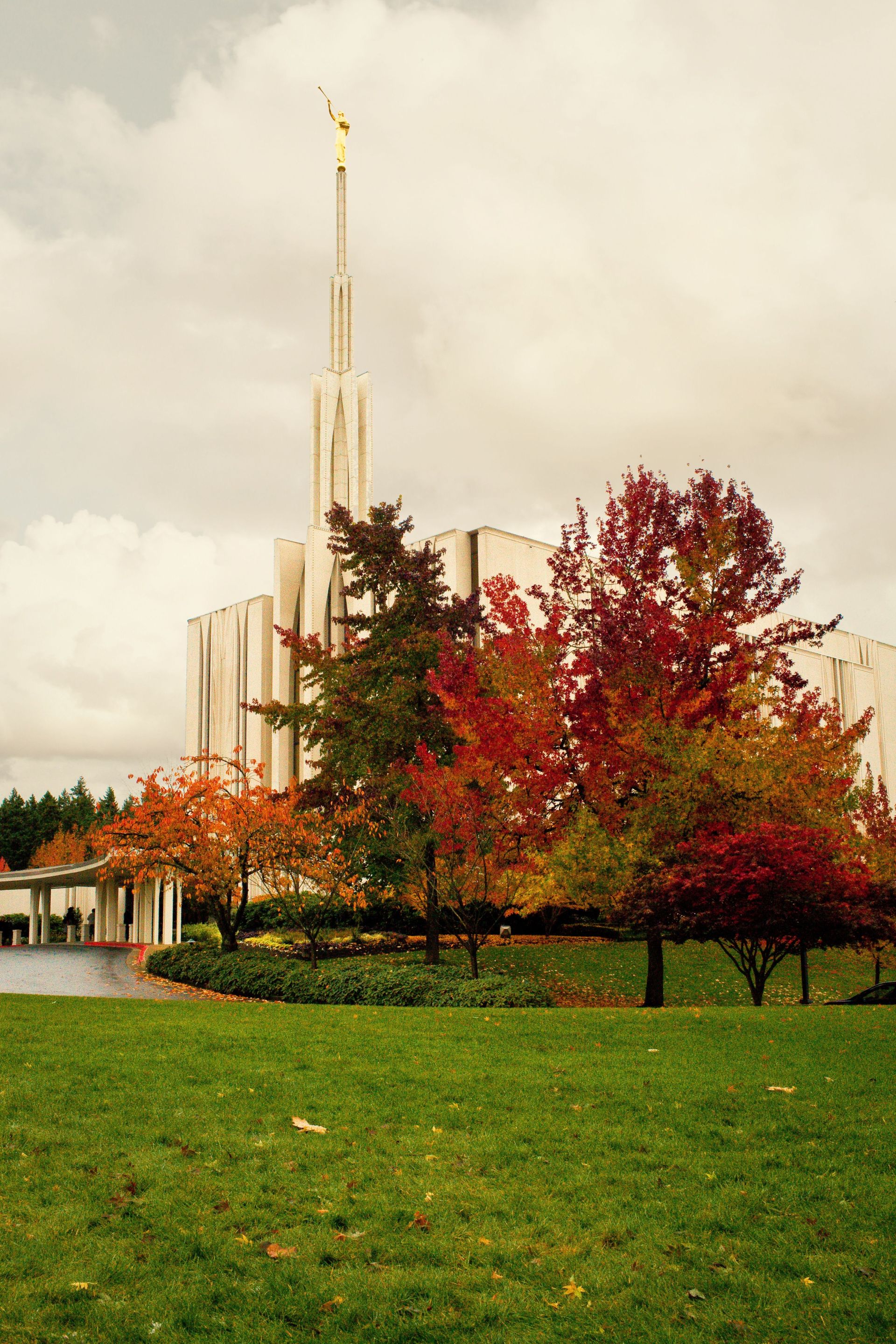 Seattle Washington Temple in the Evening