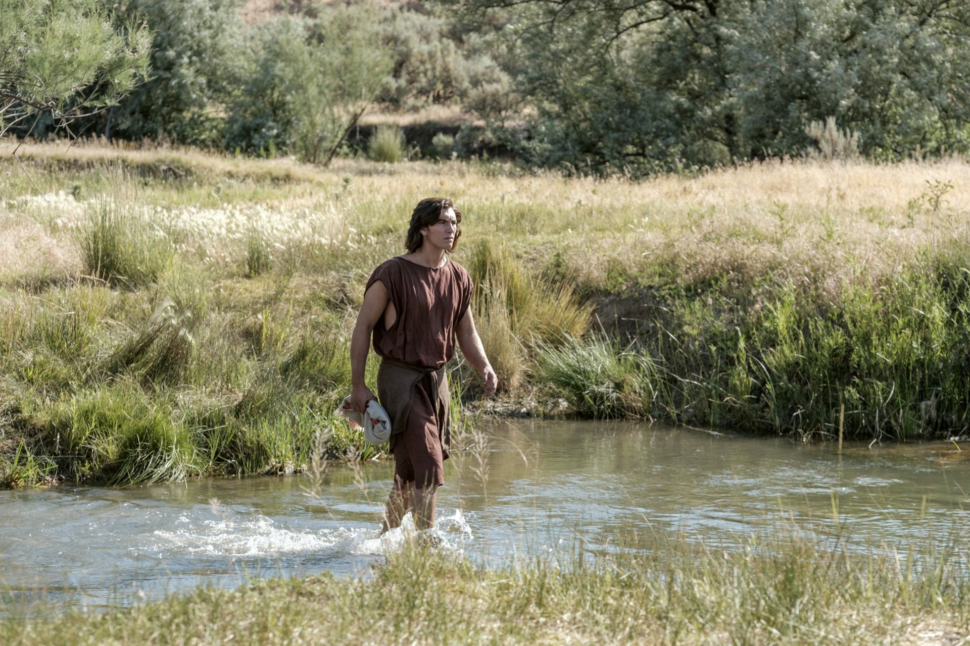 Nephi re-enters camp