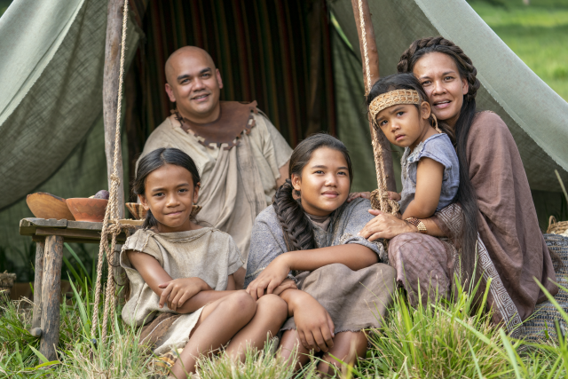 Nephites Gathering to Listen to King Benjamin
