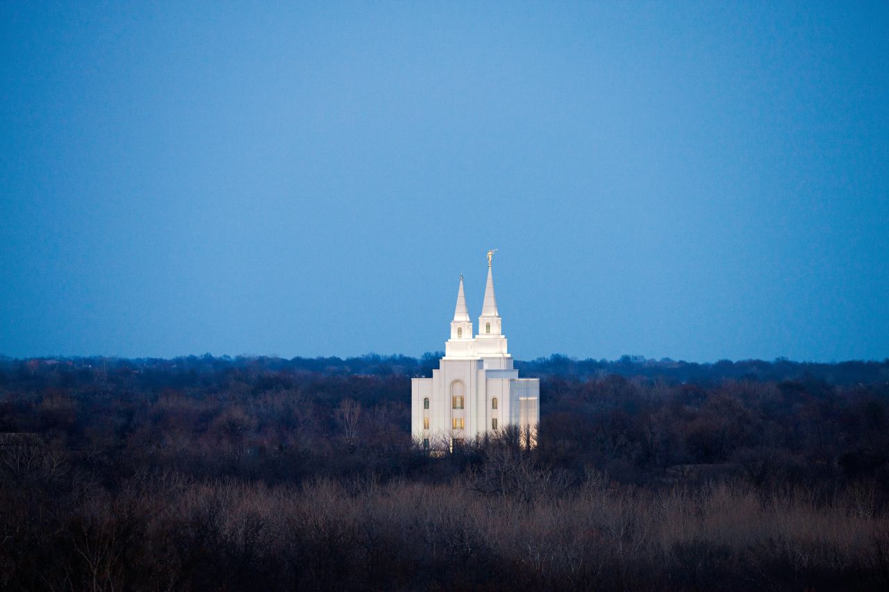 The Kansas City Missouri Temple in the Evening