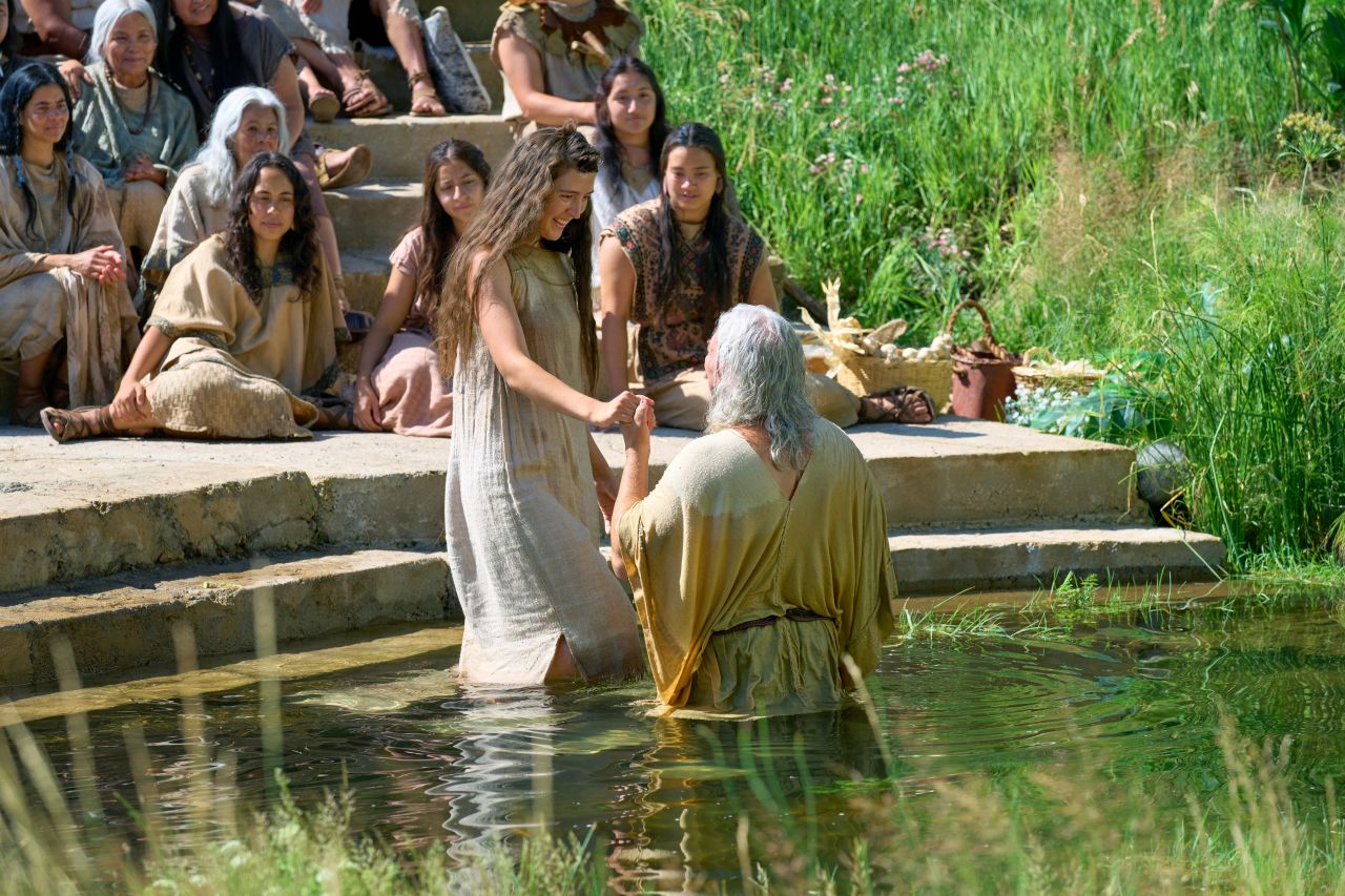 Nephi Baptizes the People