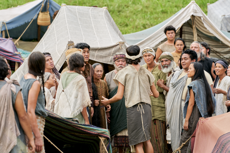 Nephites Gathering to Listen to King Benjamin