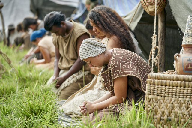 Nephites Gathering to Listen to King Benjamin