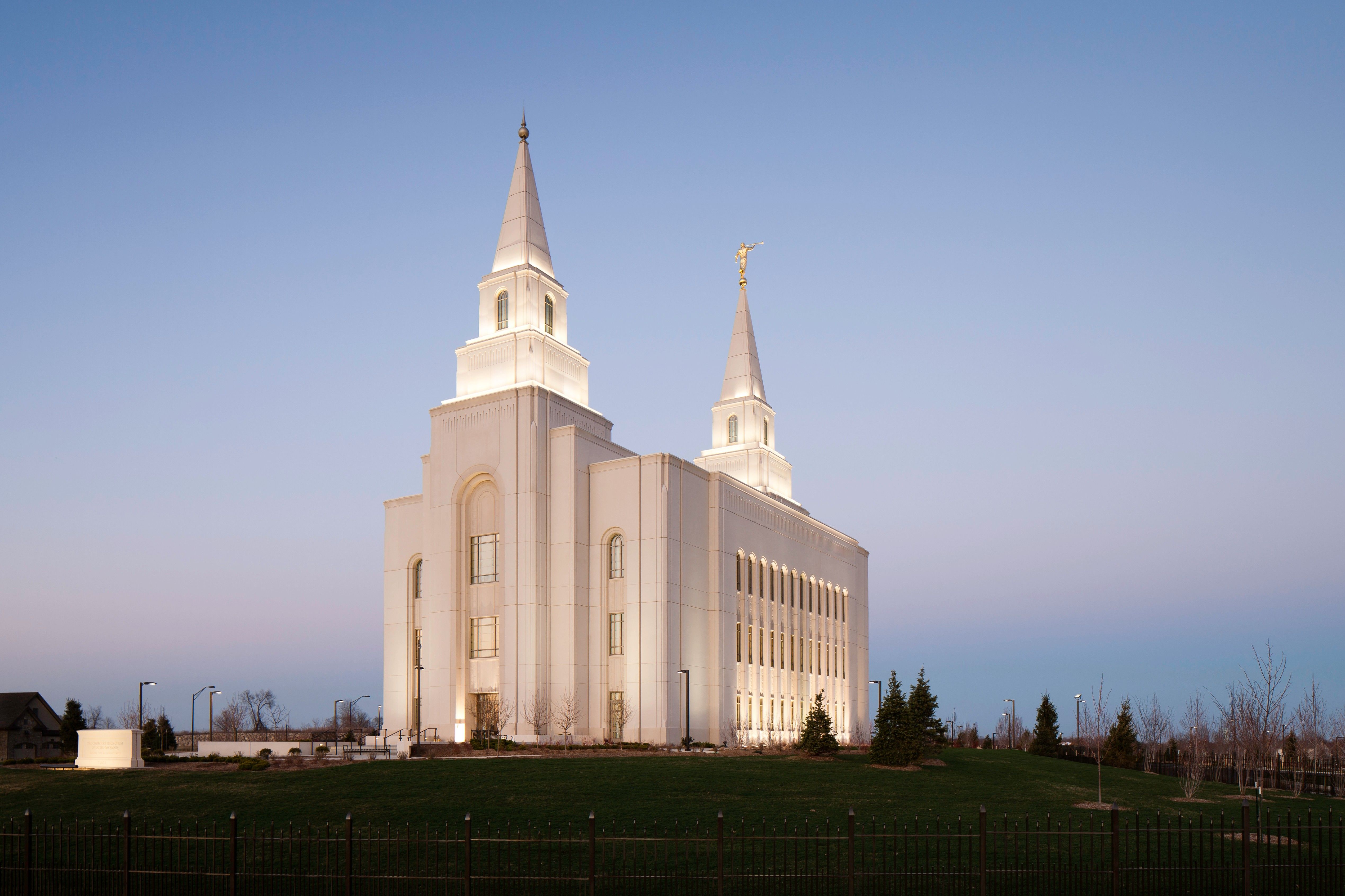 The Kansas City Missouri Temple in the Evening