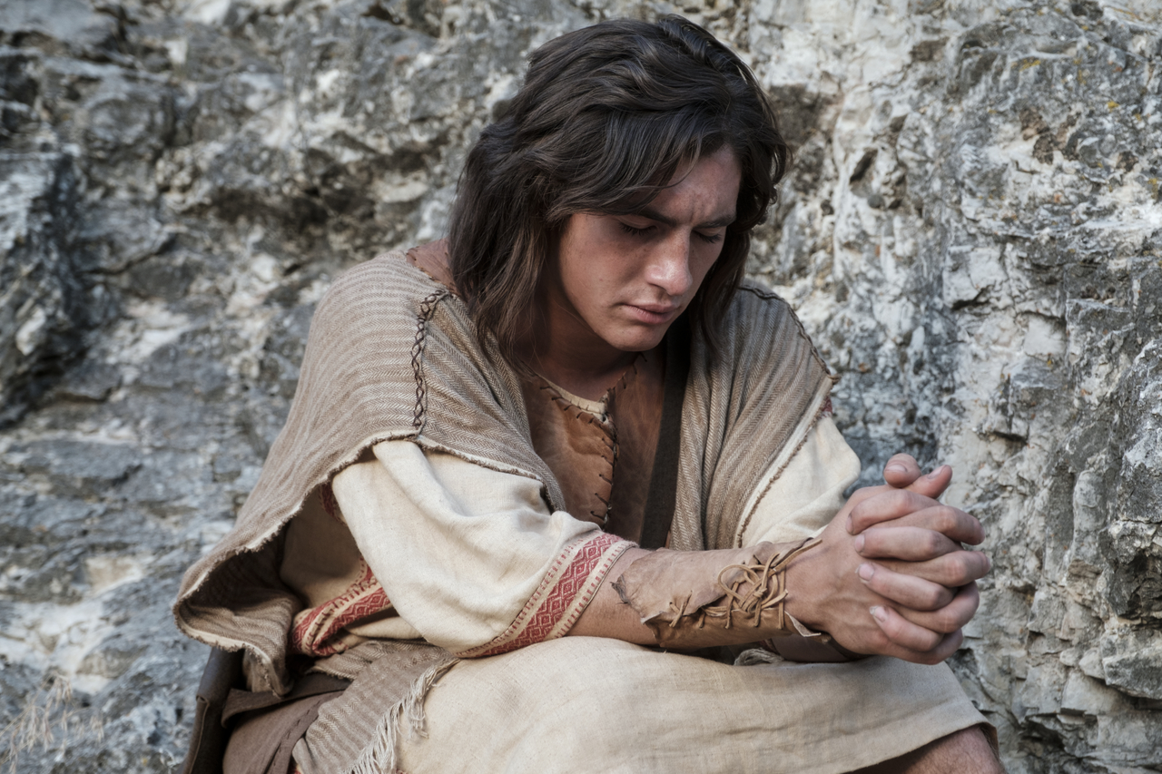 Nephi praying for help