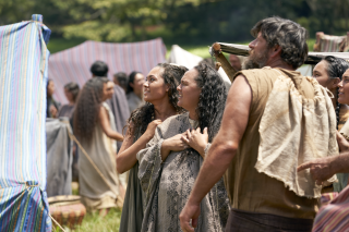 Nephites Gathering to Listen to King Benjamin