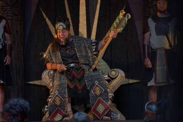 Abinadi in front of King Noah