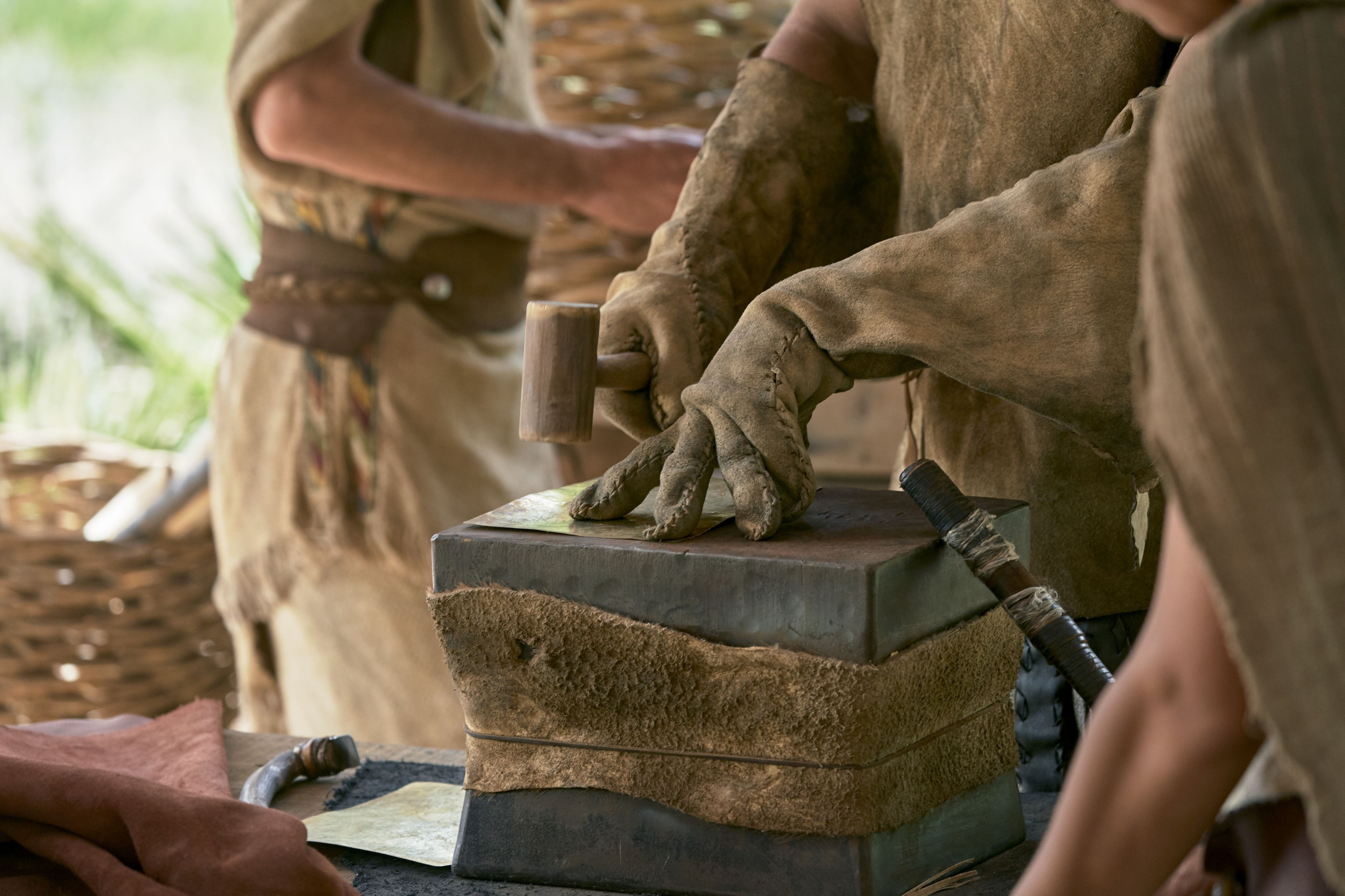 Nephi creating plates