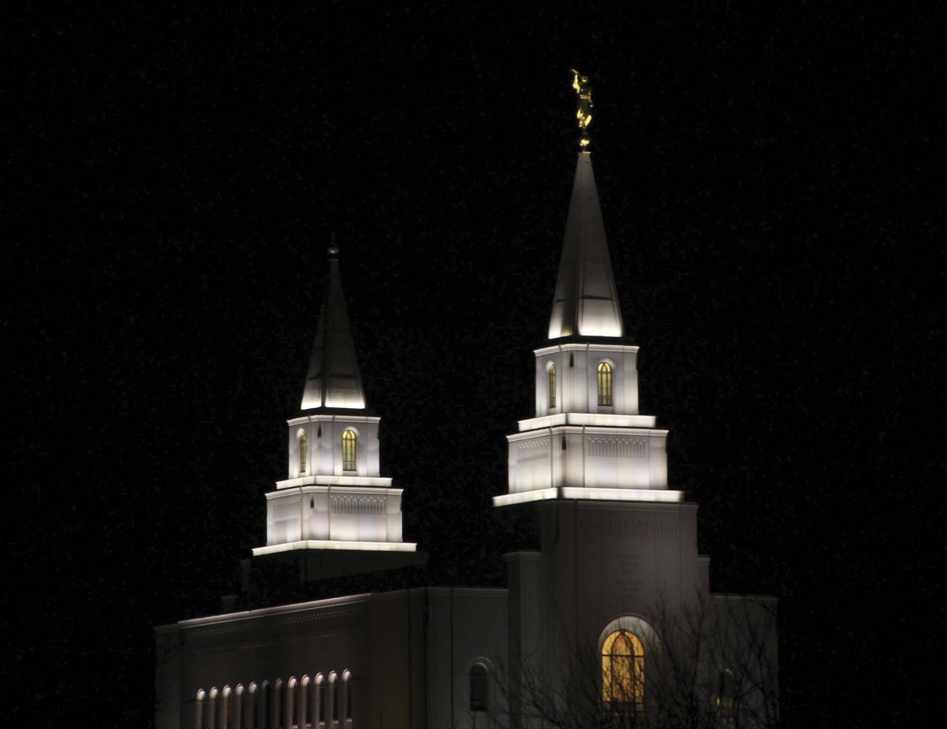 The Kansas City Missouri Temple in the Evening