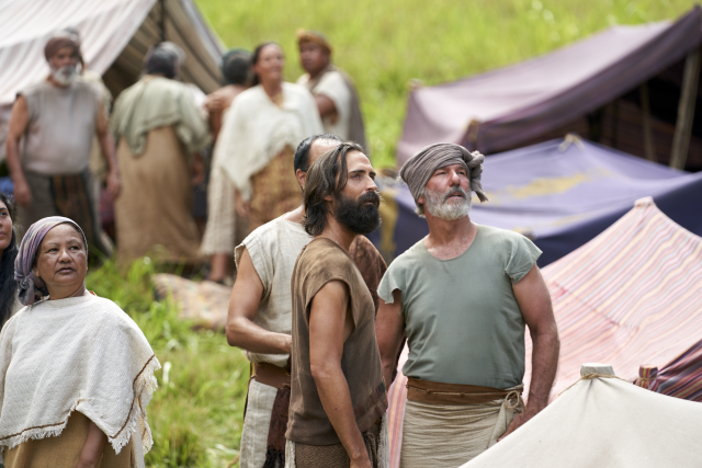 Nephites Gathering to Listen to King Benjamin