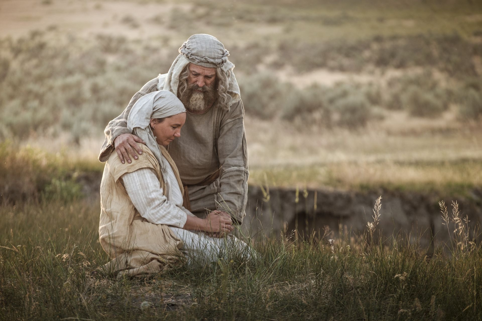 Lehi comforts Sariah