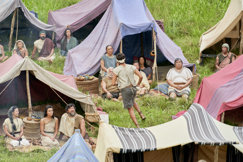 Nephites Gathering to Listen to King Benjamin